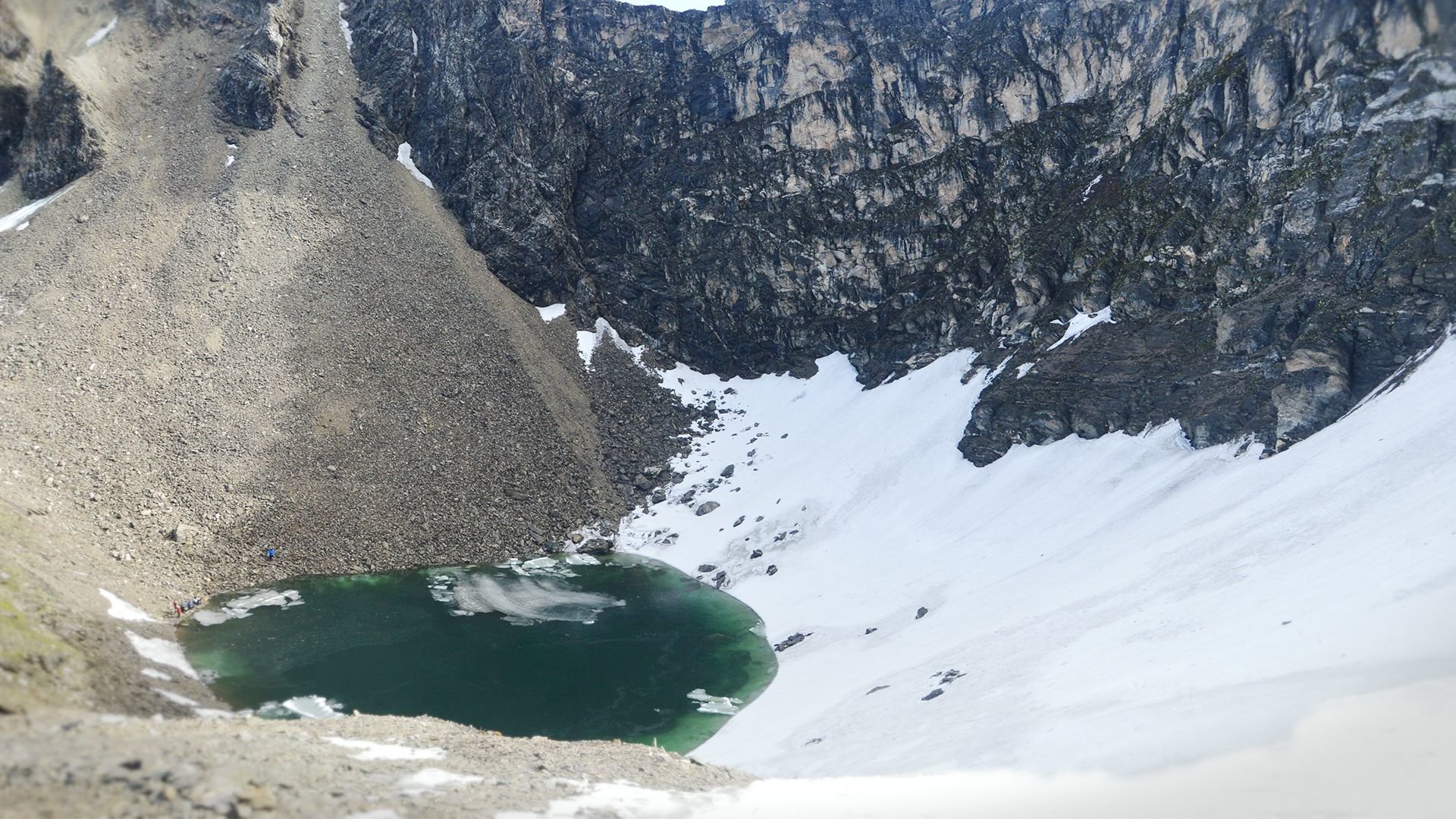 Roopkund trek | Roopkund Lake (Chamoli) | Treks Near Uttarakhand