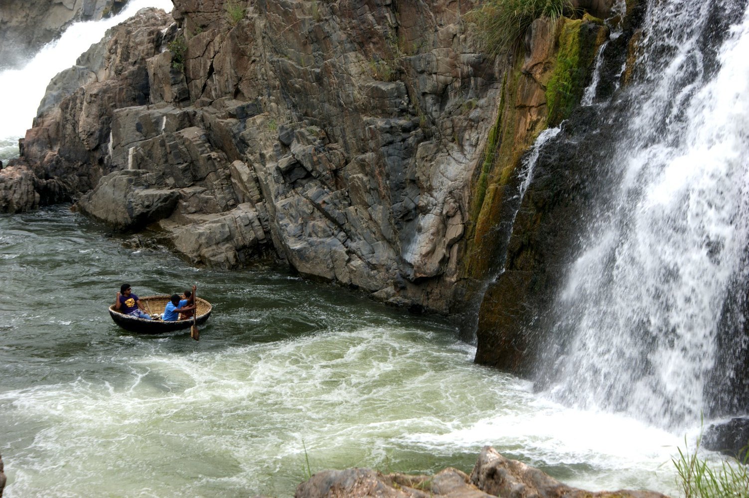 Hogenakkal Waterfall trek | Treks and Trails India