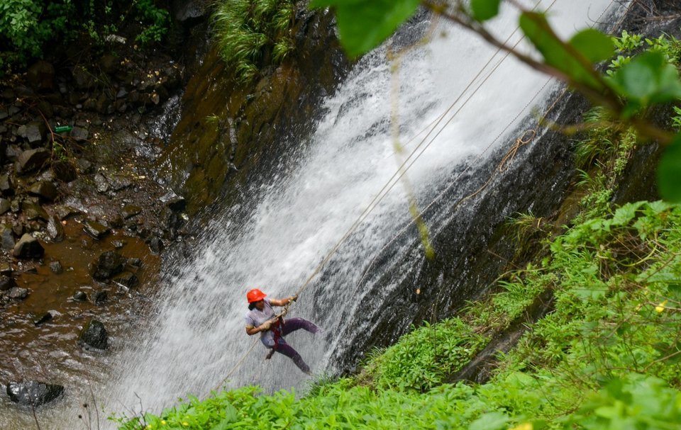 Madheghat Waterfall Rappelling | Treks and Trails India